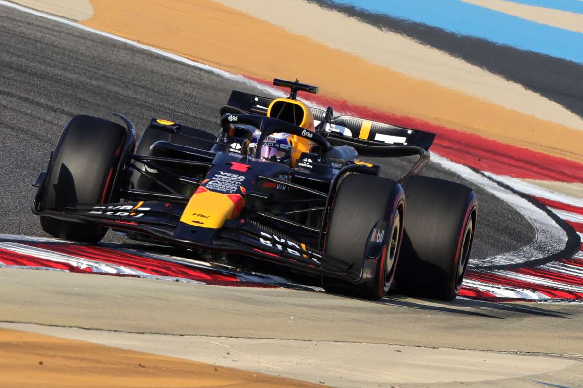 Carlos Sainz rijdt snelste tijd in vrije training Bahrein; Max ... Carlos Sainz rijdt snelste tijd in vrije training Bahrein; Max ...