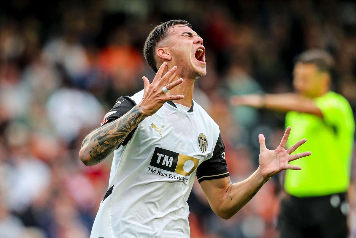 Espanyol hang on for valuable 1-1 draw against dominant Valencia in ...