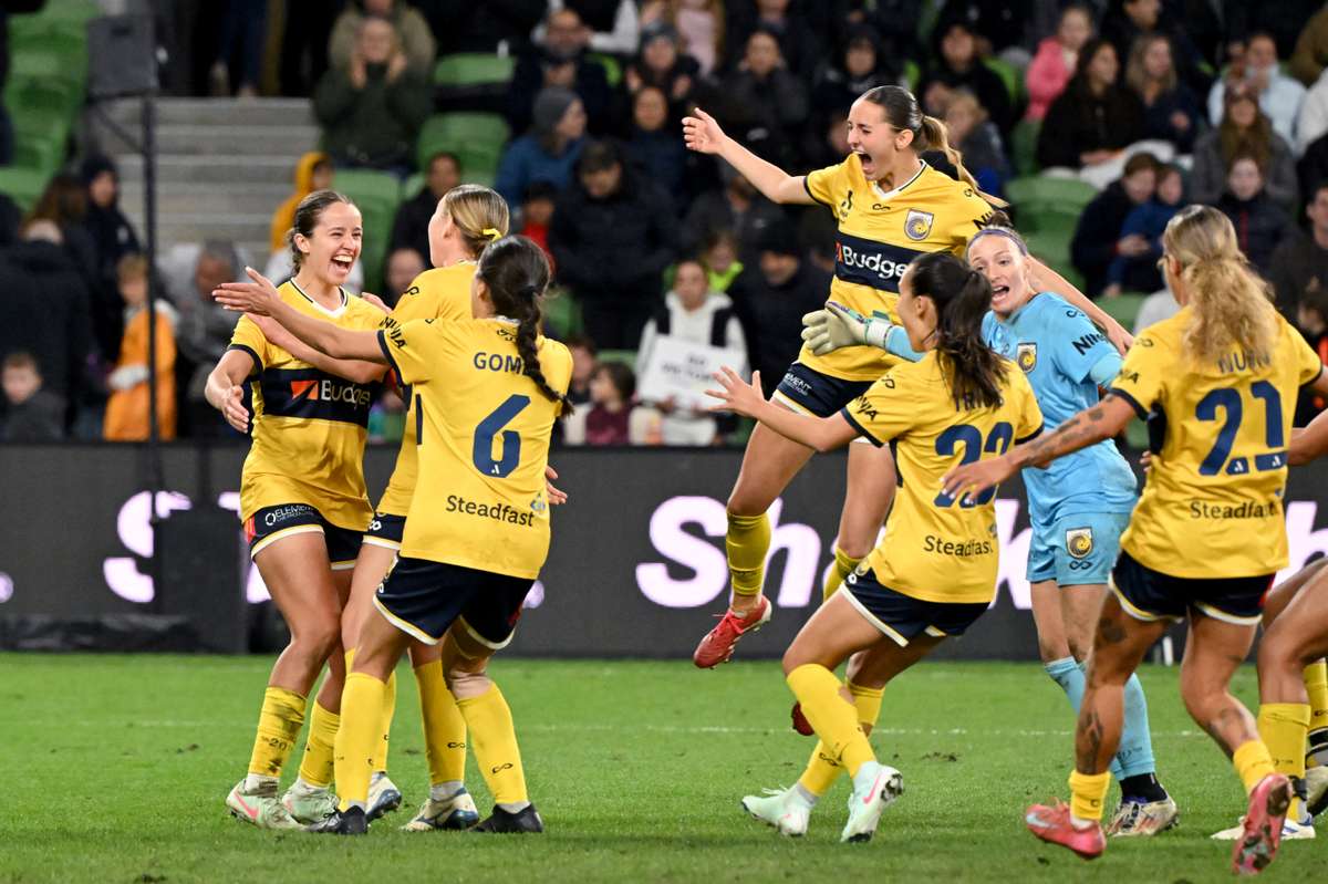 Central Coast Mariners win Ninja A-League Grand Final on penalties ...