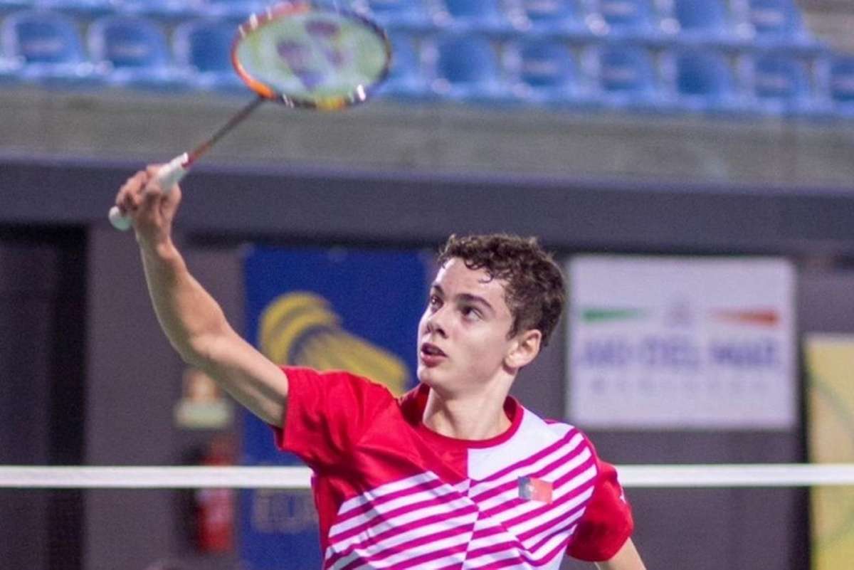 Tiago Berenguer nas meias-finais dos Europeus de badminton de sub-19 ...