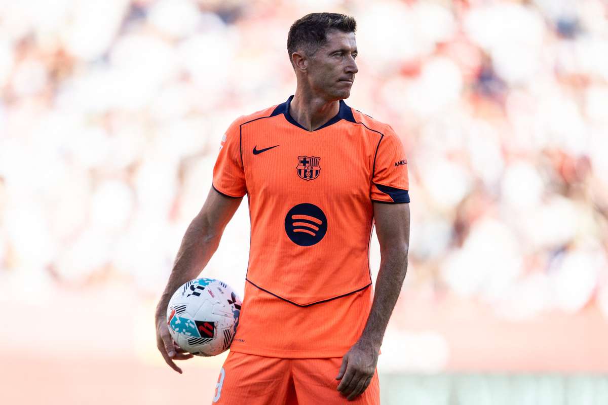 Barcelona avalia substitutos para Lewandowski, cujo contrato se ...