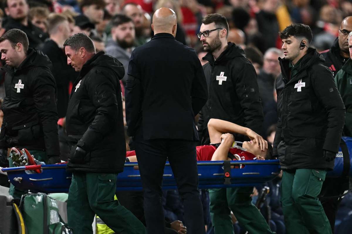 Liverpool boss Slot provides latest update on Leoni injury ...