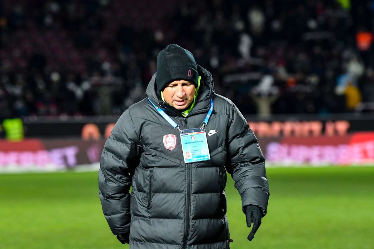 Fanii i-au cerut plecarea de la echipă lui Dan Petrescu: "Demisia ...