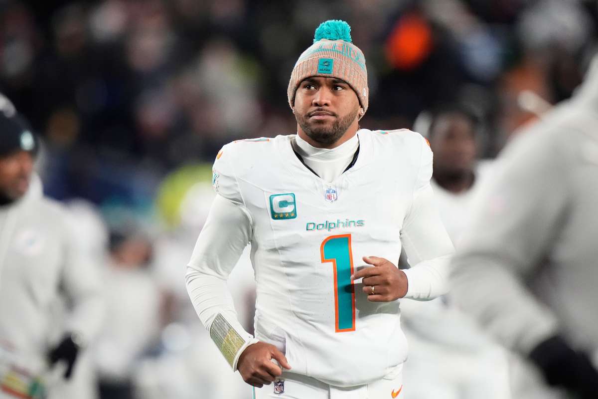 Falcons sign Tua Tagovailoa, Austin Hooper to one-year deals ...
