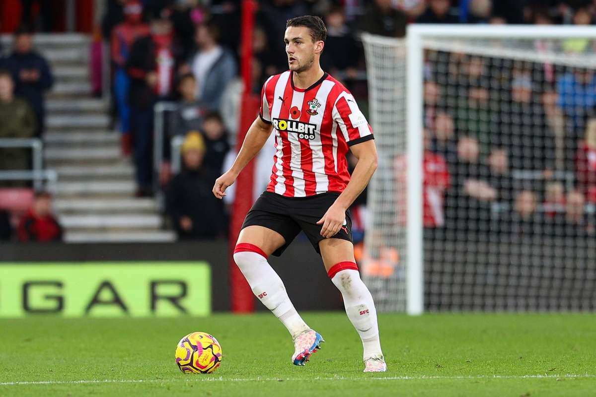 Southampton's Harwood-Bellis gets first England call-up as Carsley ...