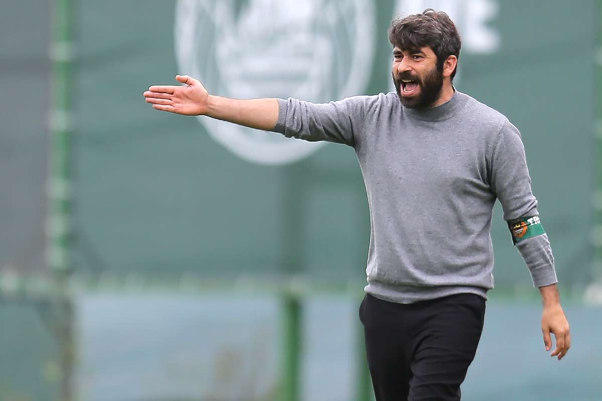 Rio Ave distingue Luís Freire como treinador do ano e pretende a sua ...