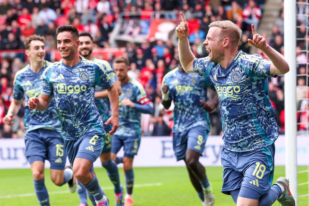 Ajax deal PSV massive blow in title race with efficient win in ...