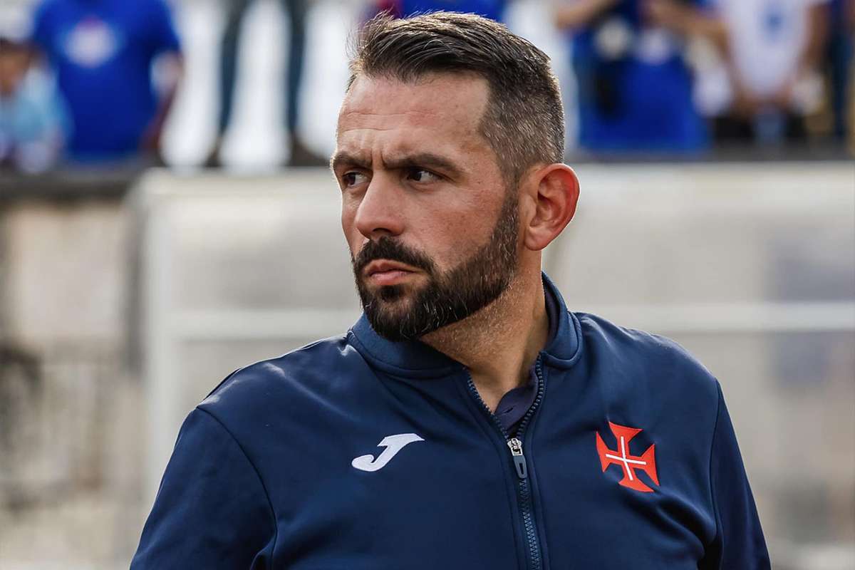 Oficial: Belenenses anuncia saída do treinador Bruno Dias | Flashscore.pt Oficial: Belenenses anuncia saída do treinador Bruno Dias | Flashscore.pt