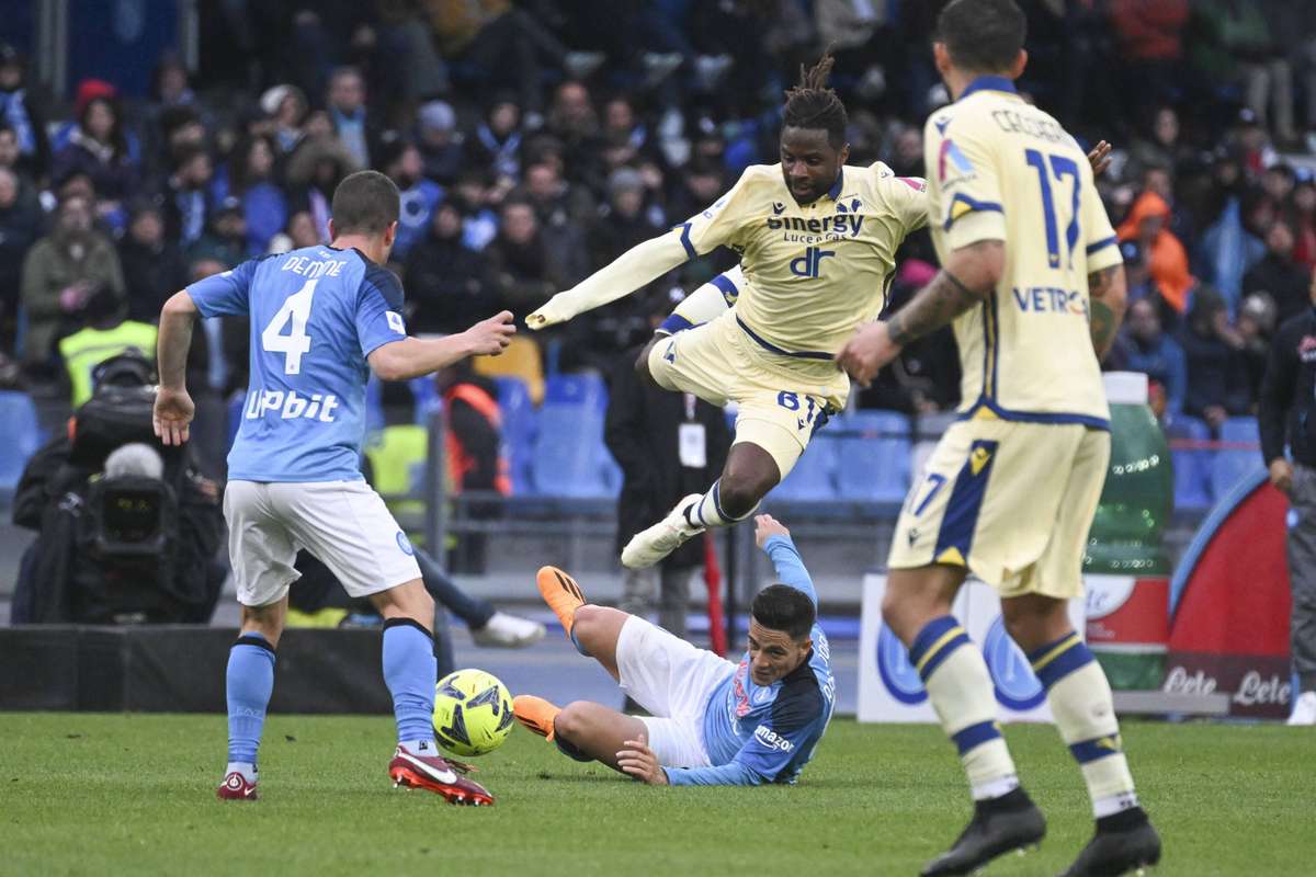 Napoli w rezerwowym składzie nie znalazło sposobu na Hellas | Flashscore.pl