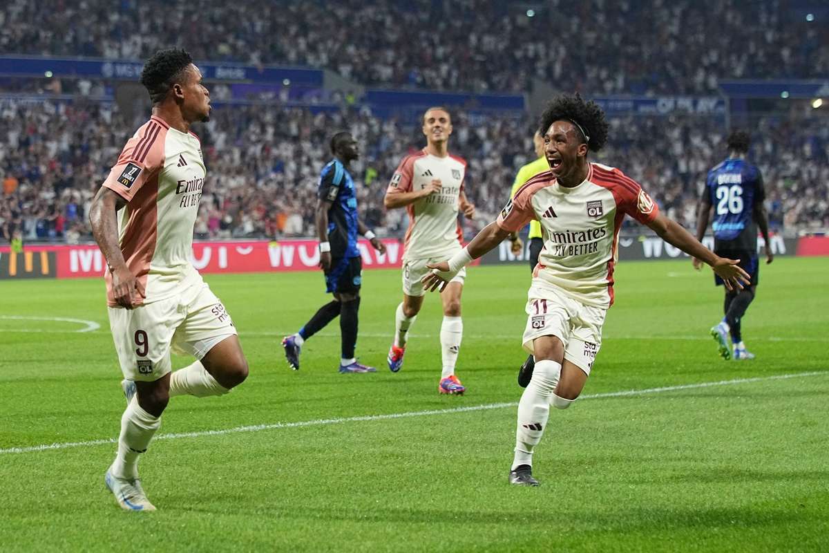 Ligue 1 : Mené 3-1 à l'heure de jeu par Strasbourg, l'OL l'emporte et ...