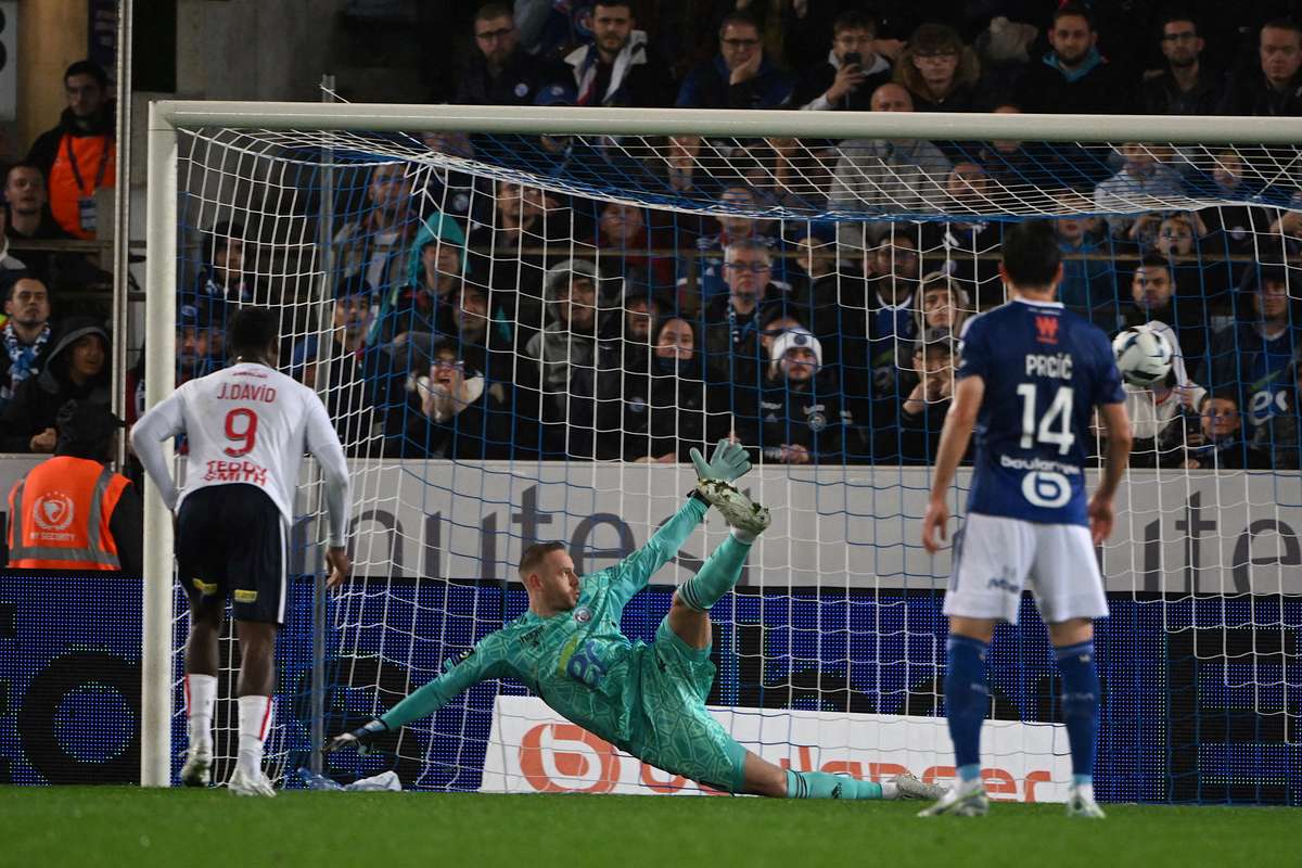 David helps Les Dogues stroll past Strasbourg | Flashscore.com