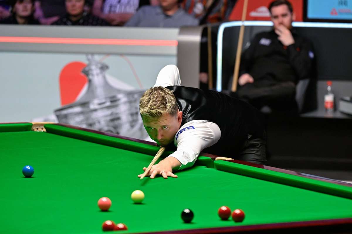 Snooker: Wilson mantém a liderança na final do Campeonato do Mundo, mas ...