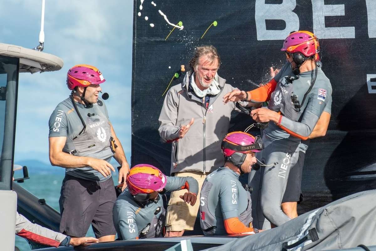 Ratcliffe slashes the wages of Cole, Irwin and Robson at Man Utd in ...