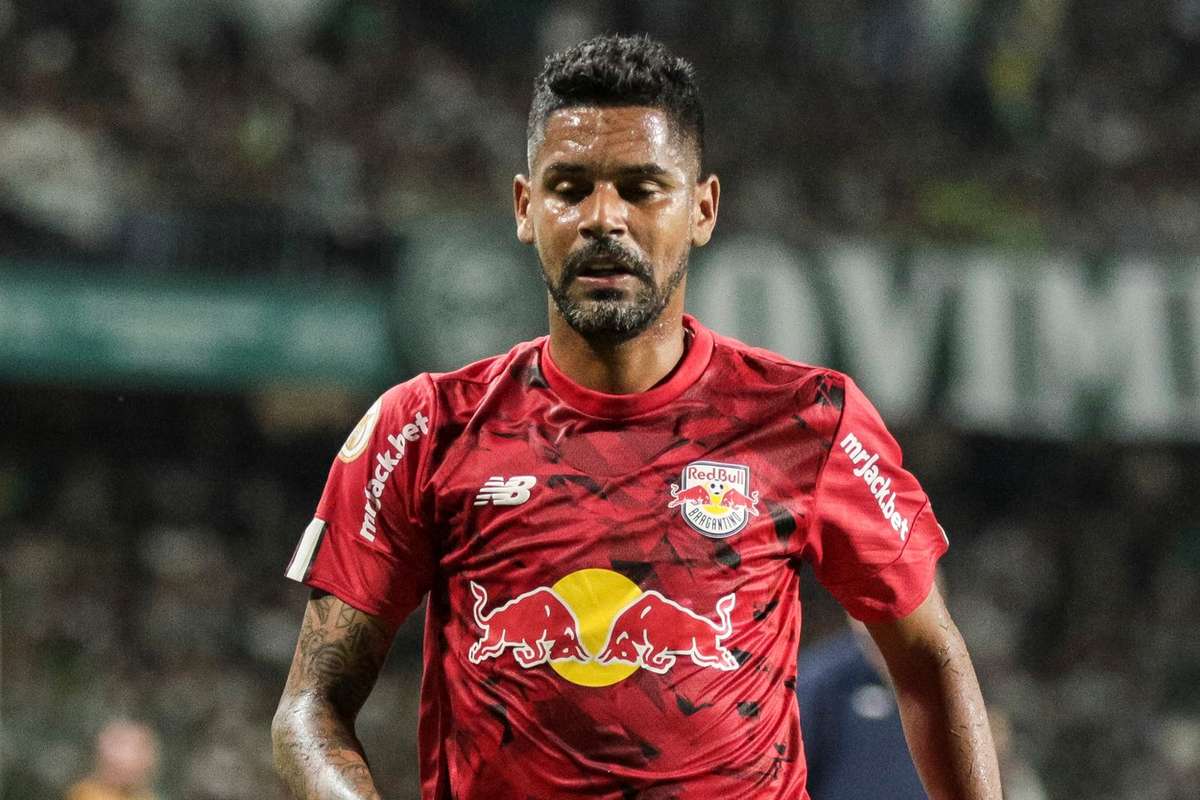 Oficial: Santos anuncia a contratação do lateral-direito Aderlan ...