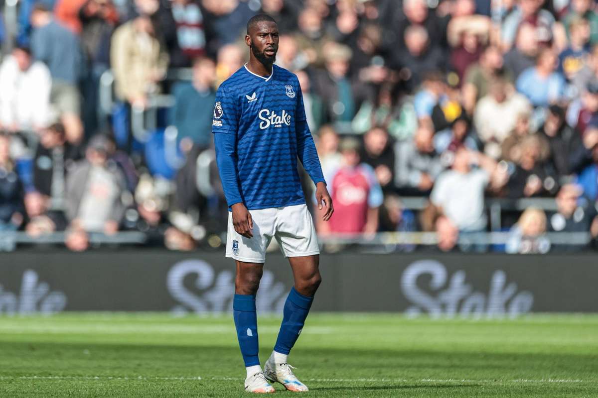 Beto accepts pressure of being main Everton centre-forward: If I don't ...