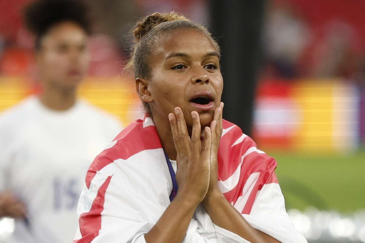 Manchester United women sign England forward Parris from Arsenal ...