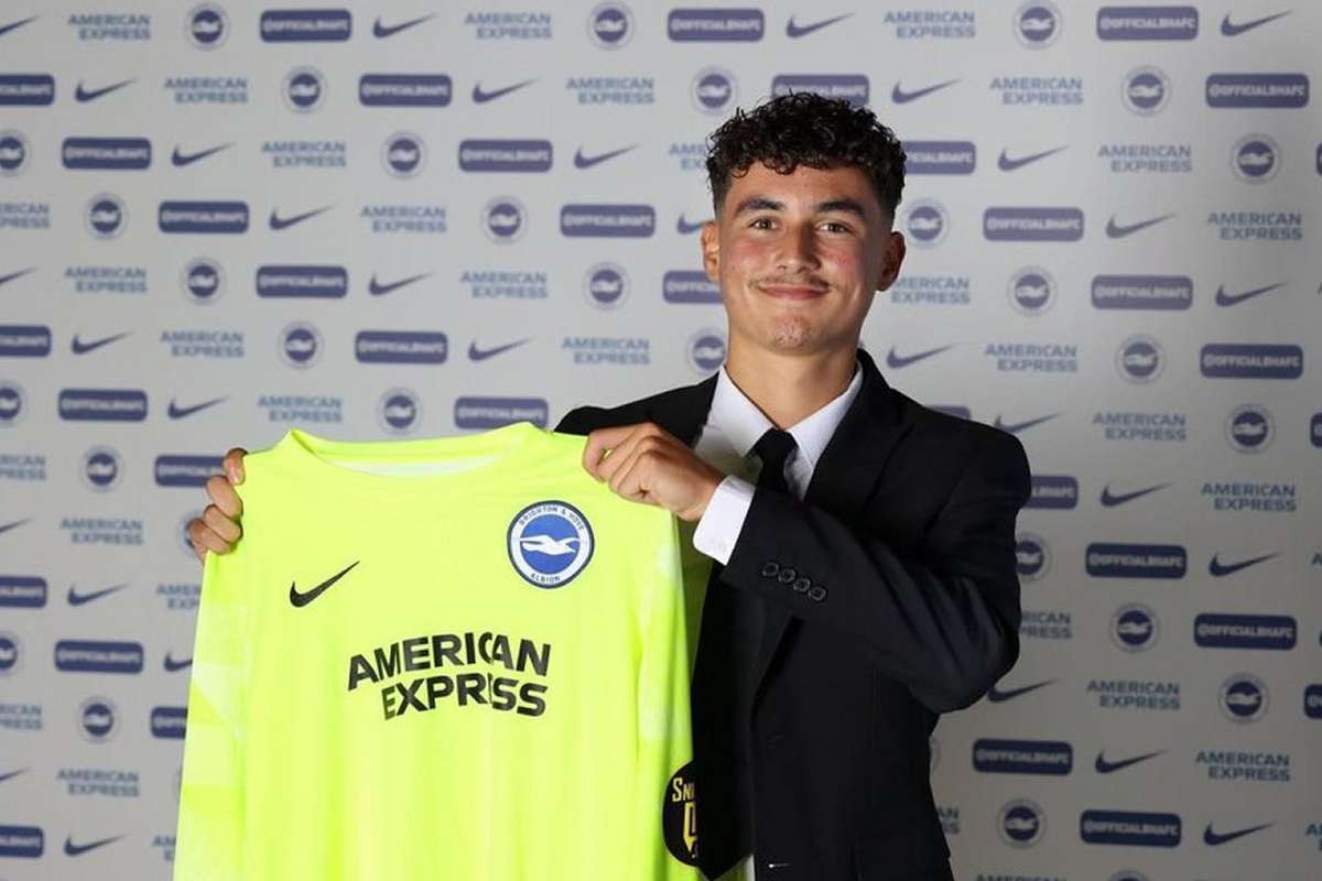 Son of Man Utd legend Ferdinand pens first pro contract ...