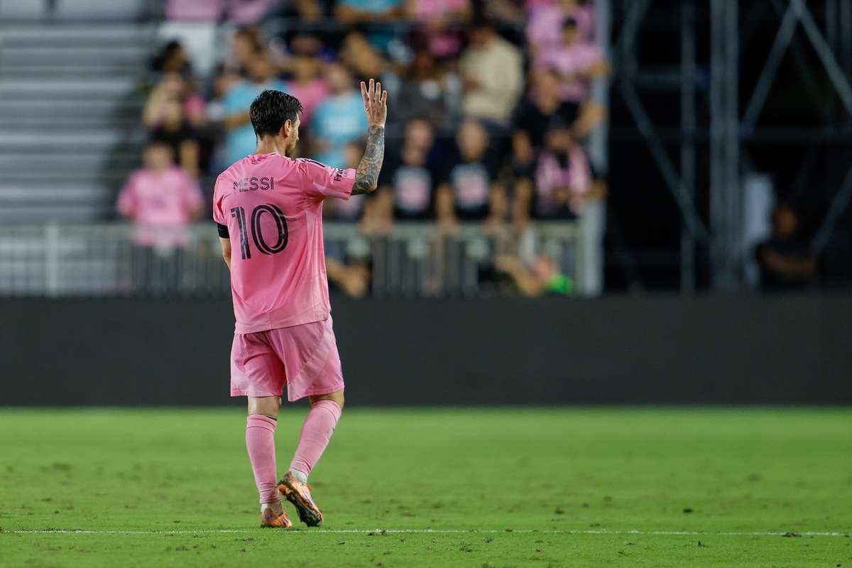 Lionel Messi visits Barcelona's revamped Camp Nou, admits he hopes to ...