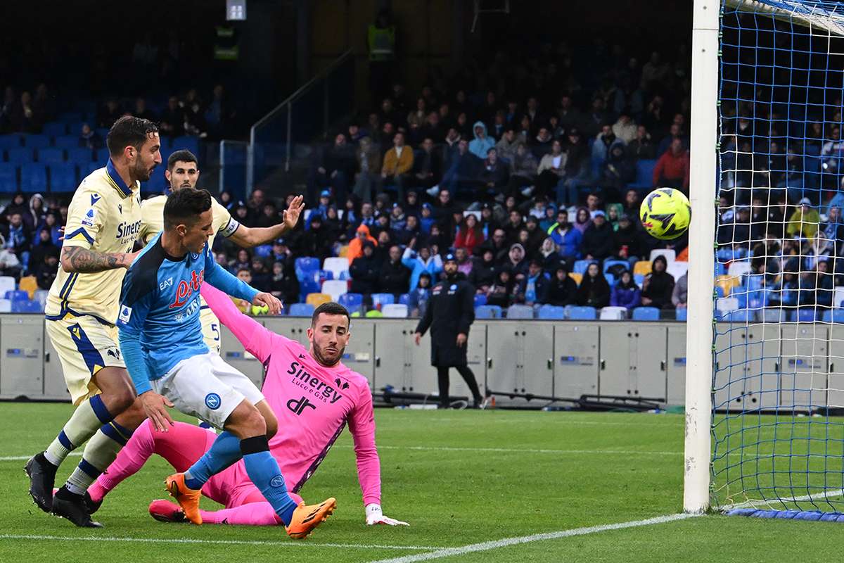 Napoli and Milan both stall ahead of Champions League decider ...