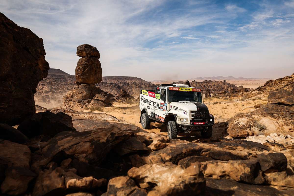 Macík je opět vítězem Dakaru, mezi kamiony vládl podruhé v řadě. Poslední etapu vyhrál Loprais ...