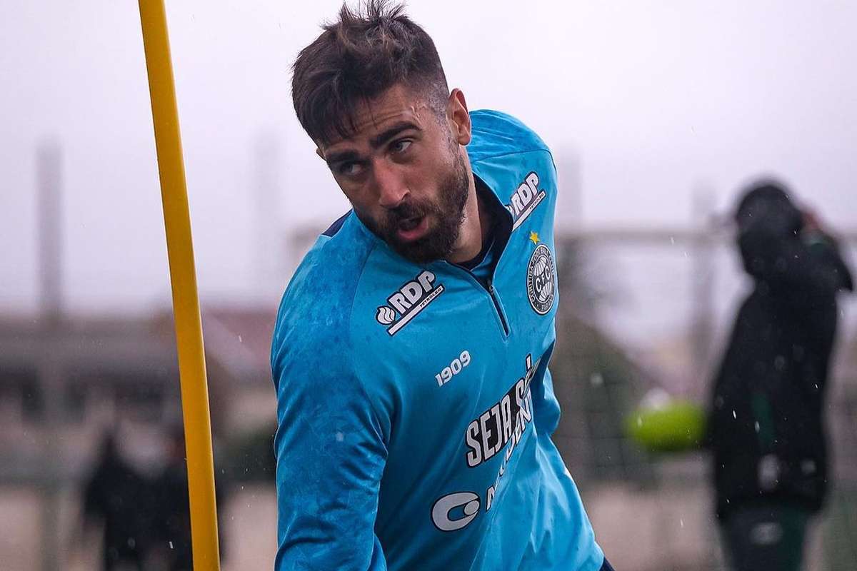 Oficial: Rodrigo Pinho é reforço do Estrela da Amadora | Flashscore.pt