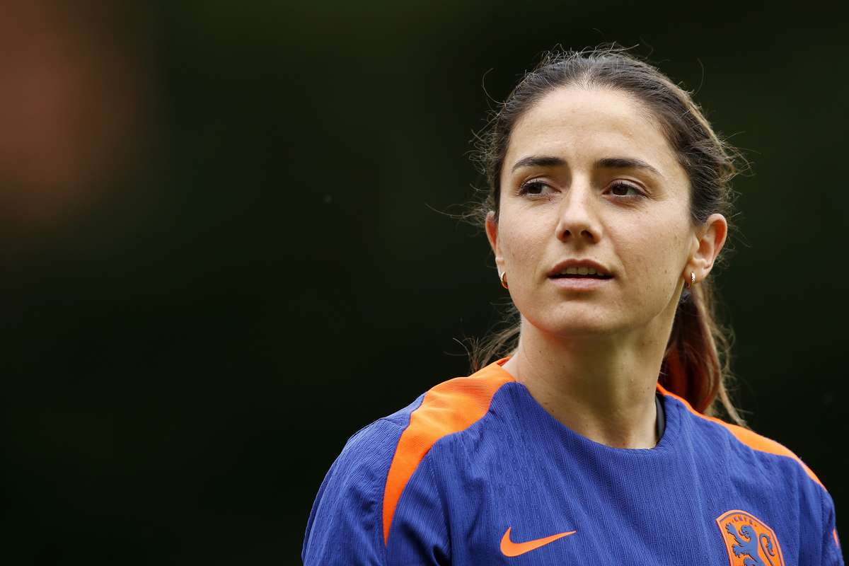 Van de Donk wil waarschijnlijk na EK voetbal stoppen bij Oranje: 'Dat ...