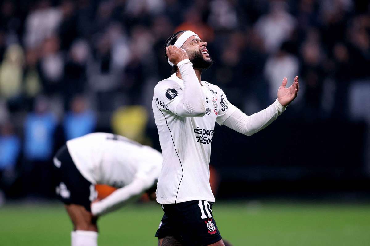 Ex-Man Utd tar Depay opens up on Corinthians contract situation ...