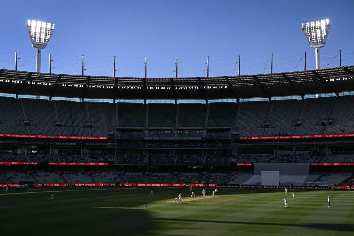 Two armed men allowed into Melbourne's MCG after security 'breakdown ...