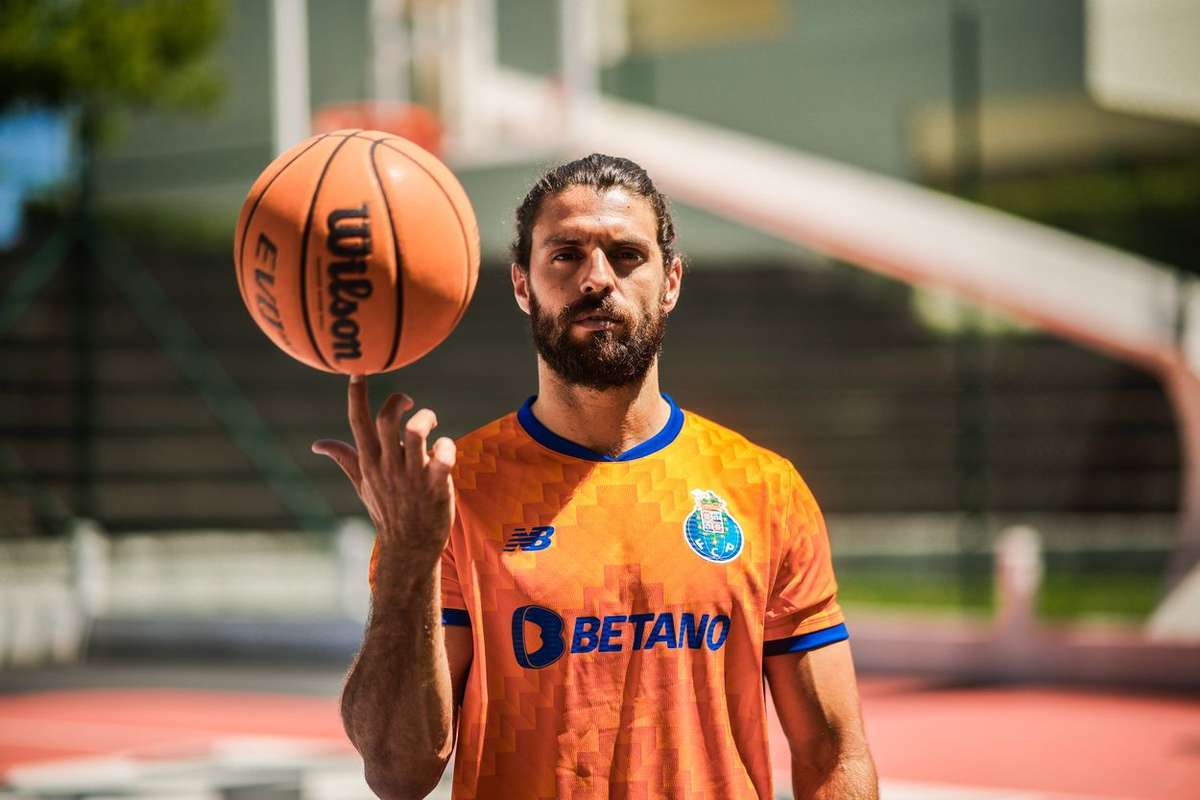 Basquetebol: Miguel Maria renova por dois anos com o FC Porto ...