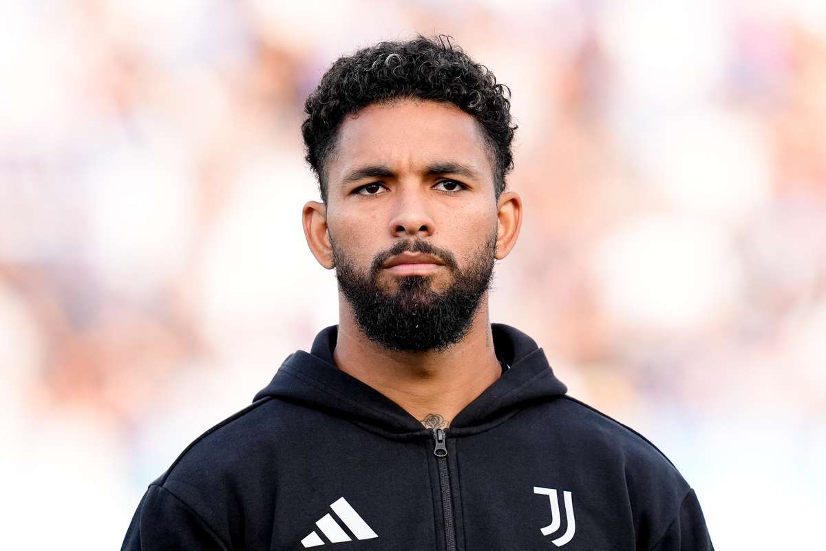 Douglas Luiz rozdał 700 paczek w faweli, w której się urodził ...