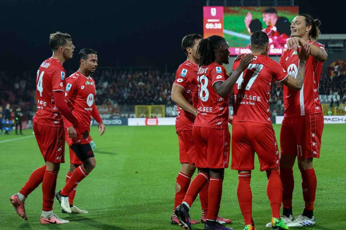 Roma miss chance to climb into top six as defiant Monza claim draw ...