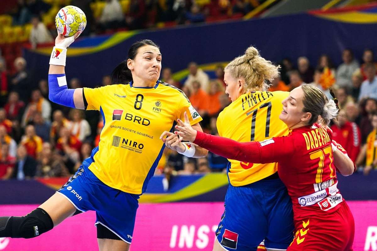 Obiectivul handbalistelor la Campionatul Mondial este calificarea la ...