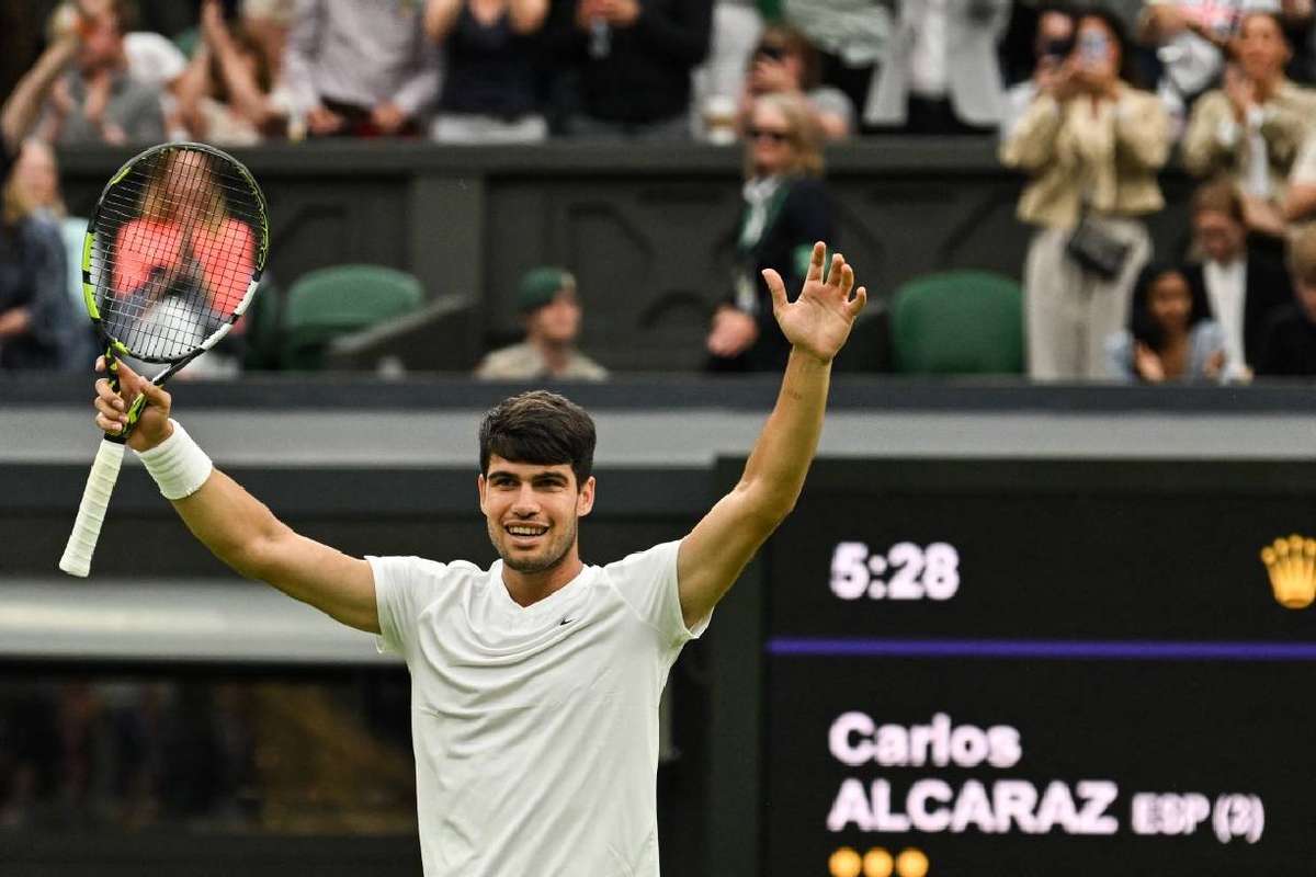 Carlos Alcaraz s'en sort en 5 sets face à Frances Tiafoe à Wimbledon ...