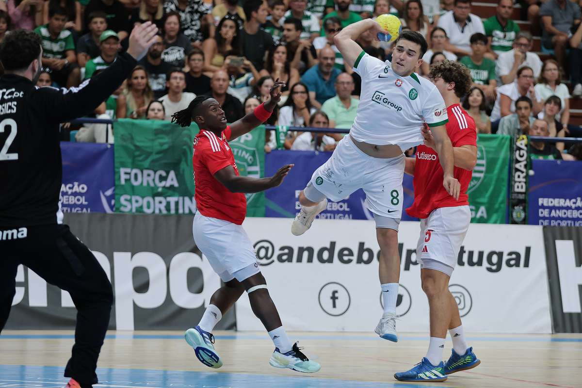 Andebol: Sporting domina Benfica e conquista Supertaça masculina (37-21 ...