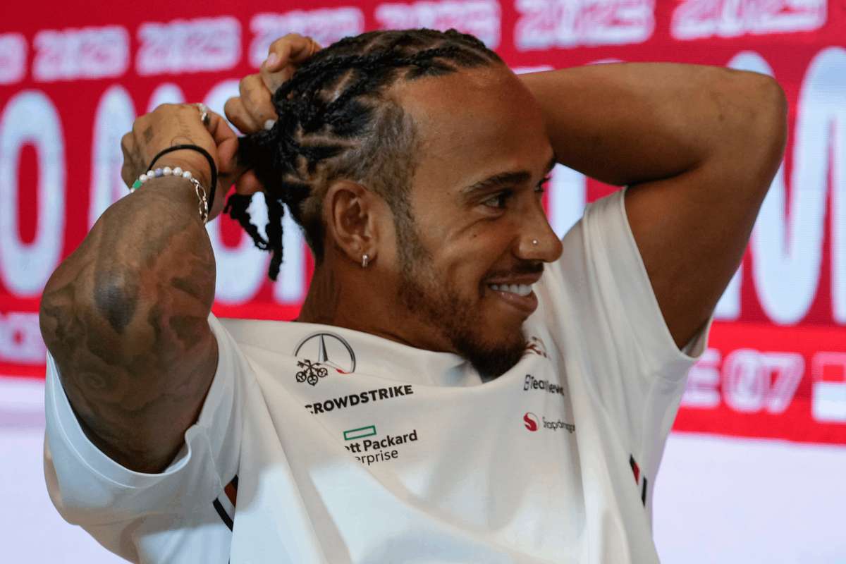 Chcem byť tam, kde Verstappen. Hamilton je pripravený podpísať novú ...