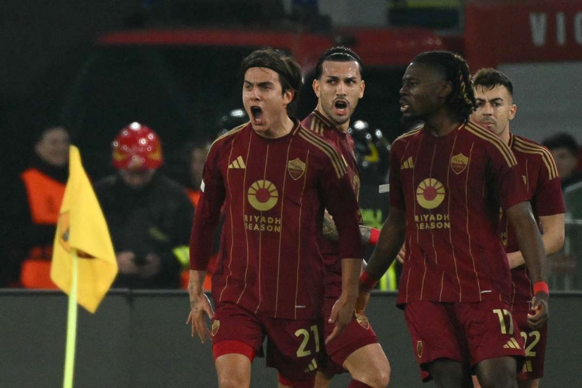 Paulo Dybala double seals the deal as Roma send 10-man Porto out of ...