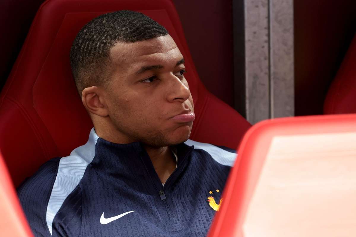 Kylian Mbappe solicită PSG-ului salarii şi prime neplătite | Flashscore.ro