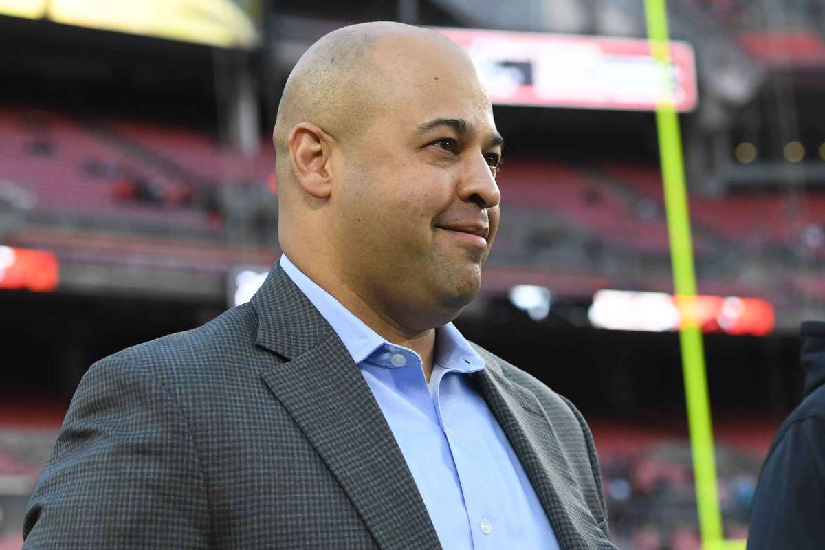 Pittsburgh Steelers general manager Omar Khan signs a three-year ...
