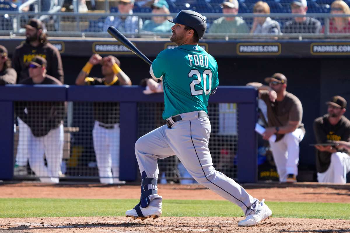 MLB roundup: Mariners top Padres, Machado first to violate pitch clock | Flashscore.com.au