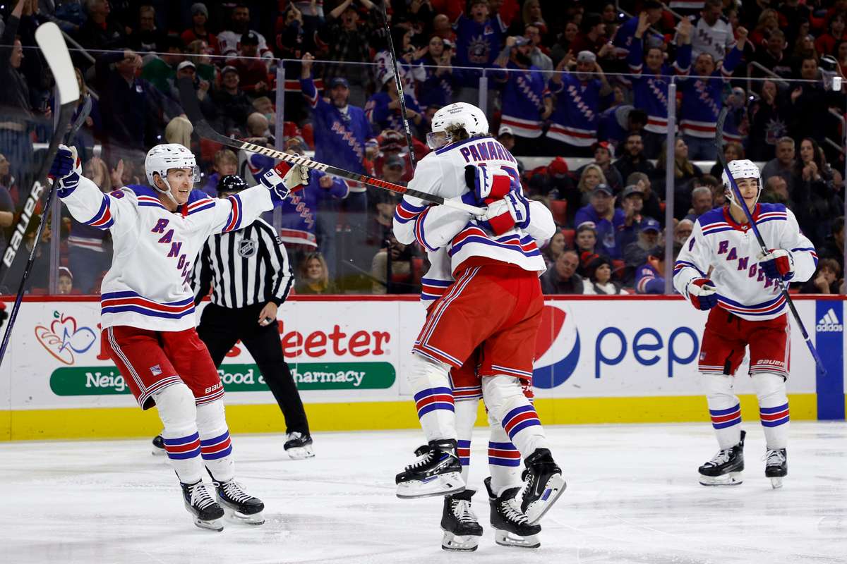 New York Rangers rozgromili Carolinę Hurricanes | Flashscore.pl