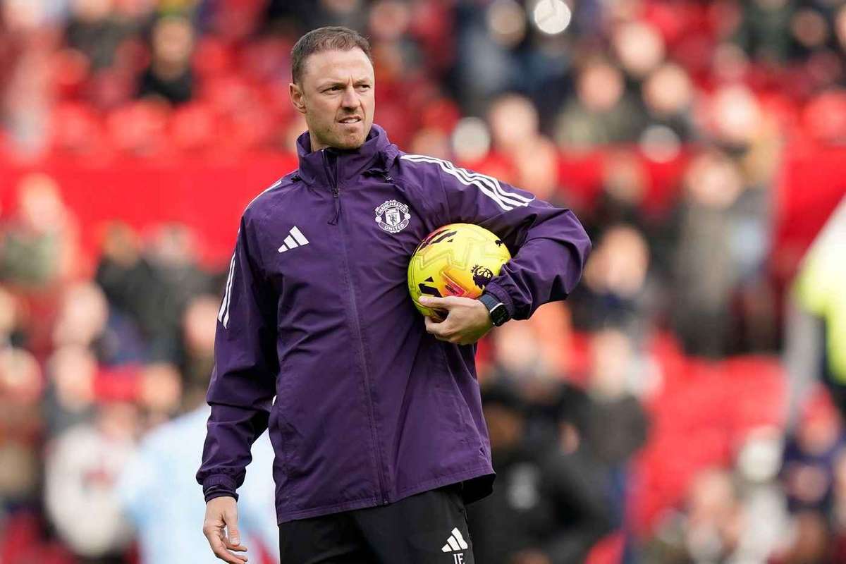 Evans reflects on being part of Carrick's Man Utd coaching team ...