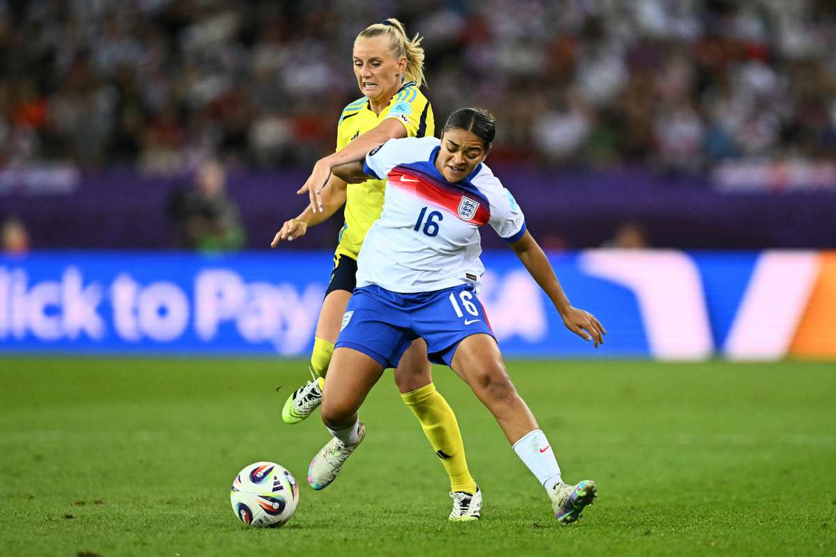 Jess Carter: England boss Sarina Wiegman says defender is 'ready to ...