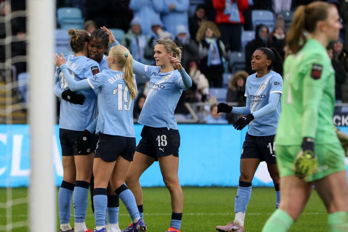 Man City beat Everton to stay top of WSL but Chelsea keep pressure on ...