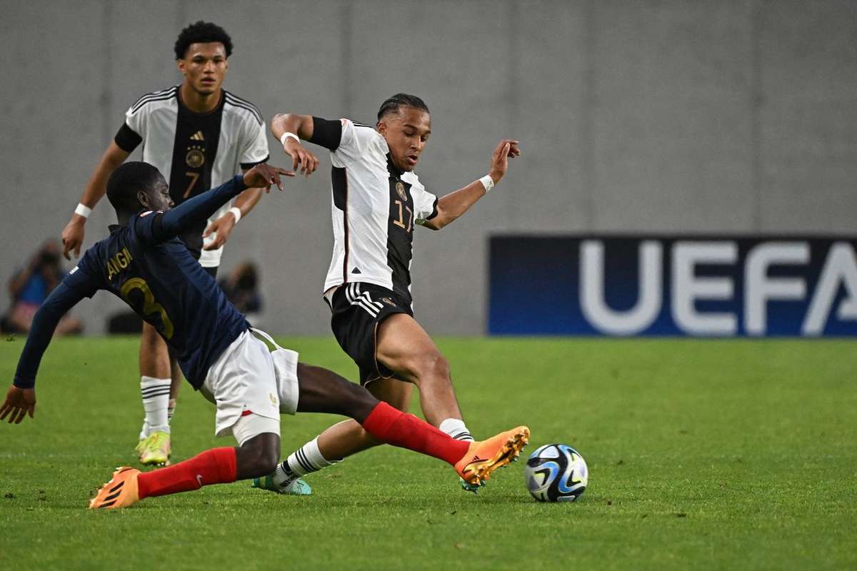 Oficial: Eric Moreira, alemão com nacionalidade portuguesa, assina pelo ...