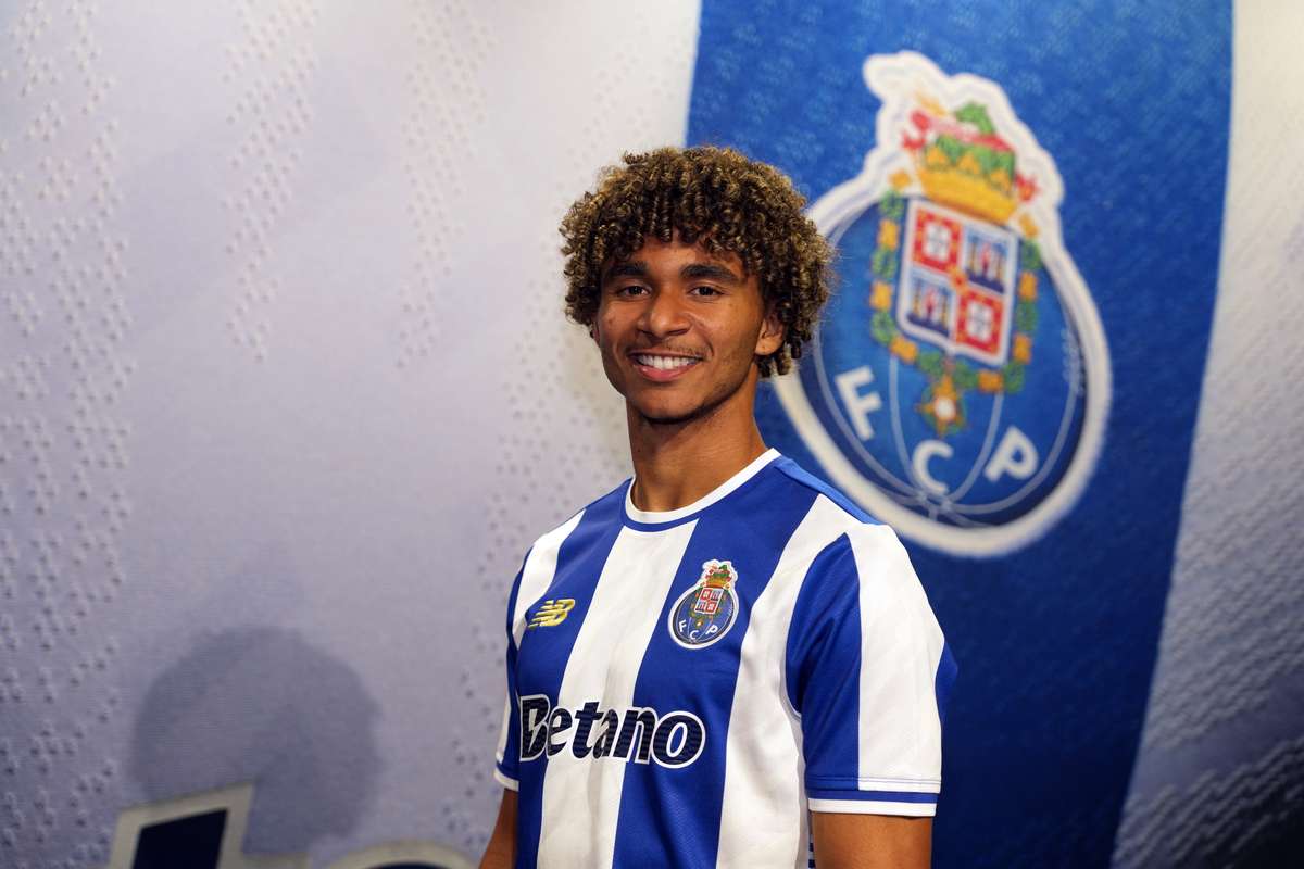 Oficial: FC Porto B garante empréstimo de lateral brasileiro Pedro Lima ...