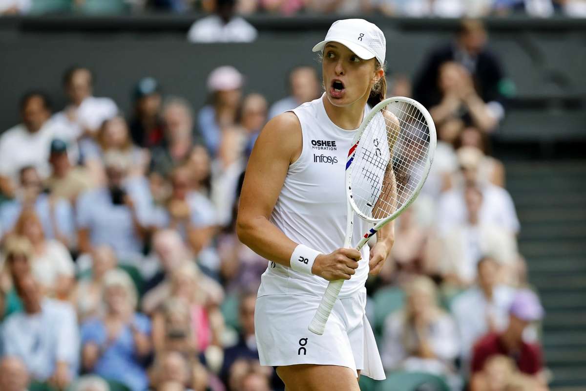 Iga Swiatek survives Caty McNally fright to reach Wimbledon third round ...