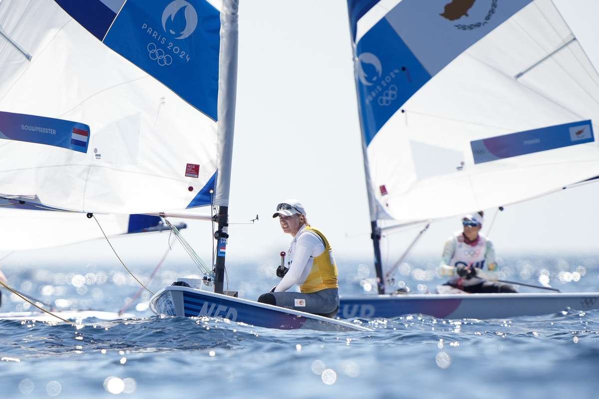 Voorsprong Marit Bouwmeester slinkt na 19e plaats tijdens eerste race ...