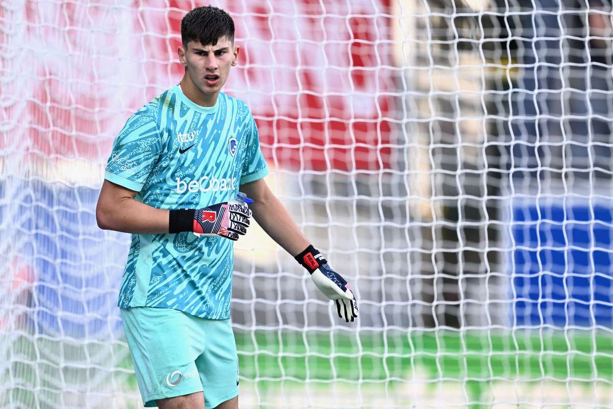 Chelsea complete £17m signing of teenage Belgian goalkeeper Penders ...