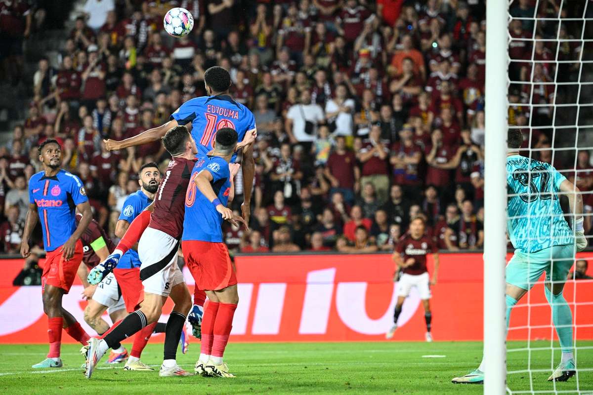 Ultrașii celor de la Sparta Praga consideră ca VAR-ul a ajutat-o pe ...