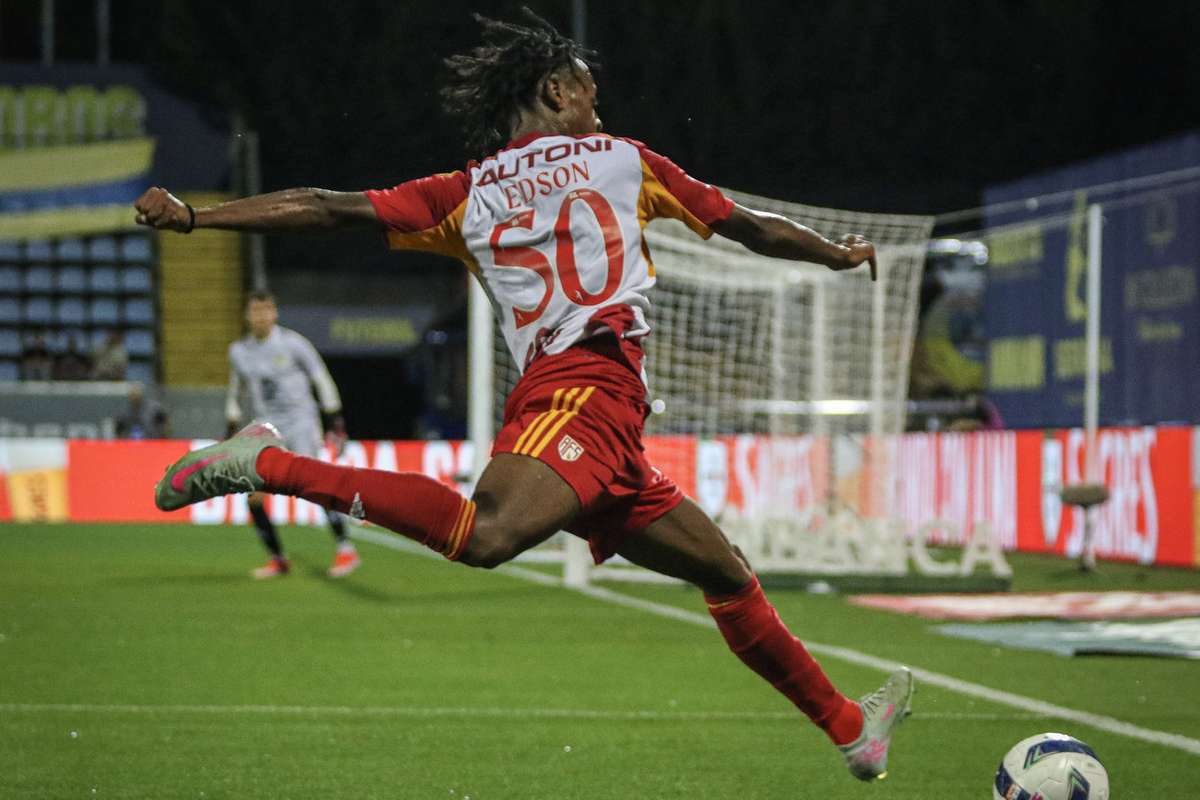 Oficial: Edson, filho de Paíto, rescinde com o AFS | Flashscore.pt